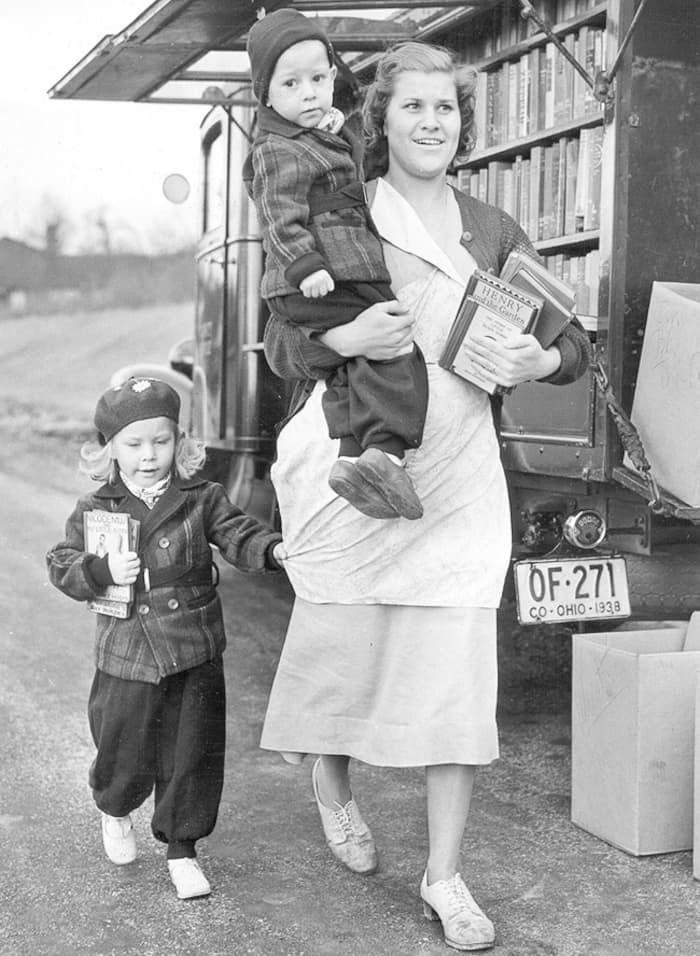 In PHOTOS: 10 Rare Images of Bookmobiles, Libraries-on-Wheels