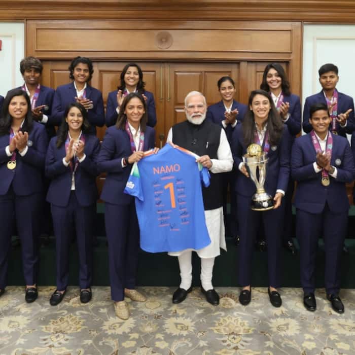 PM Narendra Modi meets World Cup-Winning Indian Women's Cricket Team ...