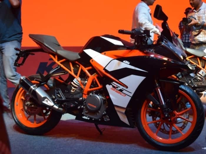 2017 KTM RC 390 and 2017 KTM RC 200 Photo Gallery