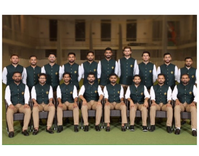 The Pakistan cricket team pose for a group photo before boarding flight ...
