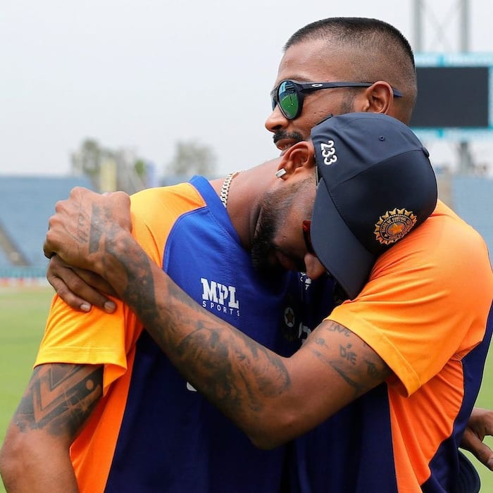 Krunal Pandya Dedicates Maiden Fifty to Late Father; Hardik Pandya ...