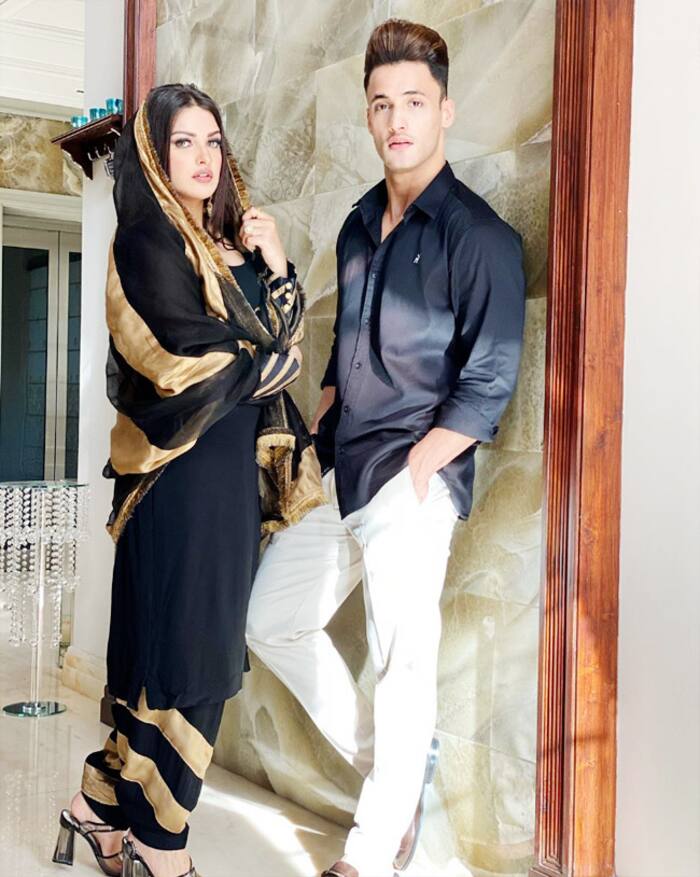 Asim and Himanshi's adorable PDA