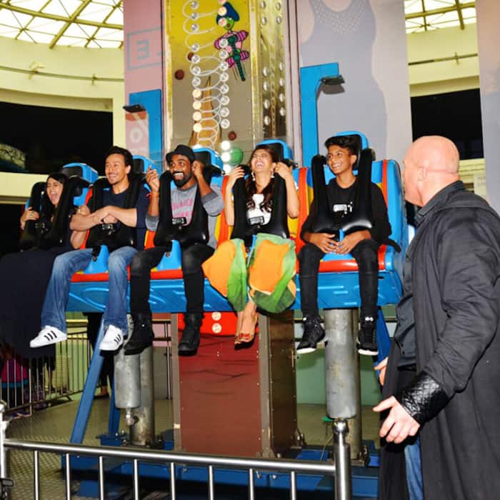 Awww! Jacqueline Fernandez gives a cute peck to Tiger Shroff at A ...