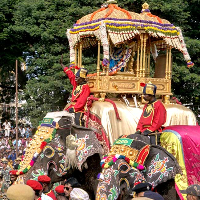 Jumboo Savari is also the main attraction of this festival