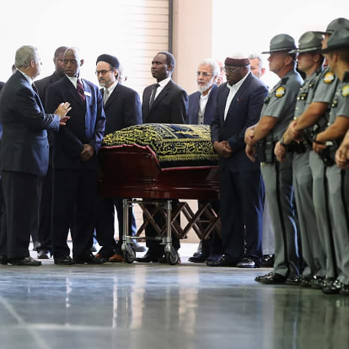 Boxing legend Muhammad Ali’s funeral held in Louisville, thousands bid ...