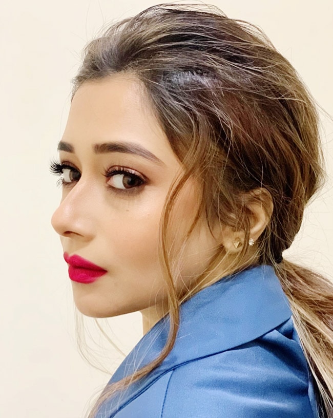 Tina Datta Shows Off Her Sexy Legs