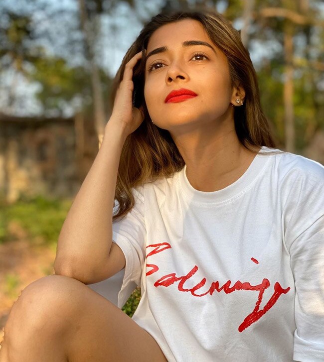 Tina Datta Raises The Temperature in Stunning Attire, See Photos