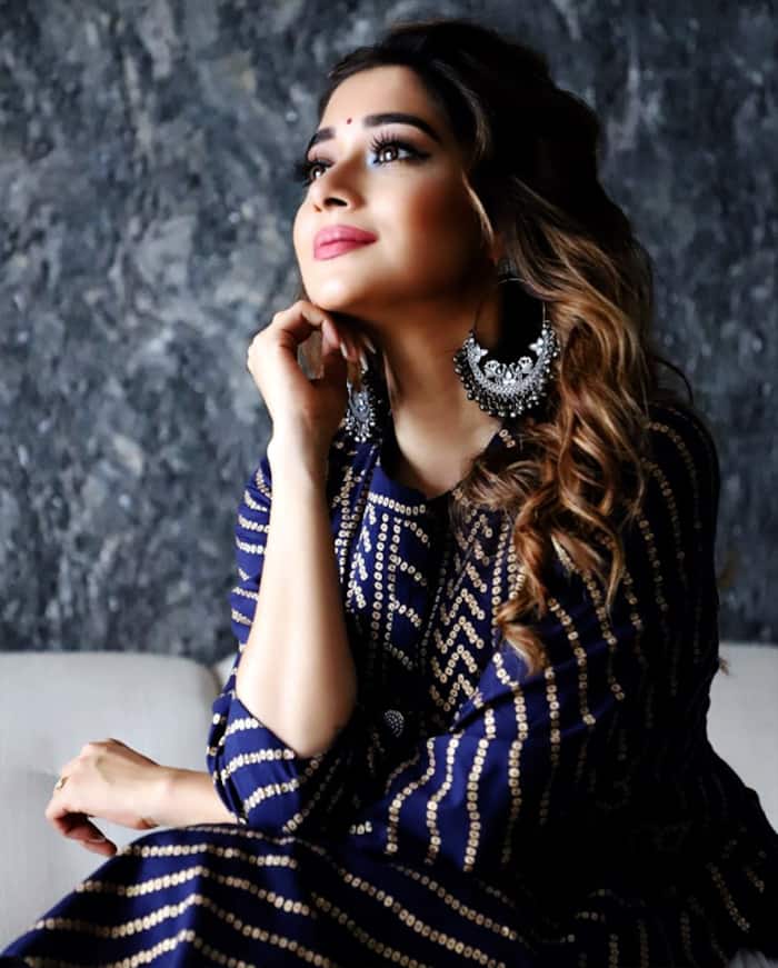 Tina Datta Looks so Graceful in Her Latest Blue Traditional Outfit ...