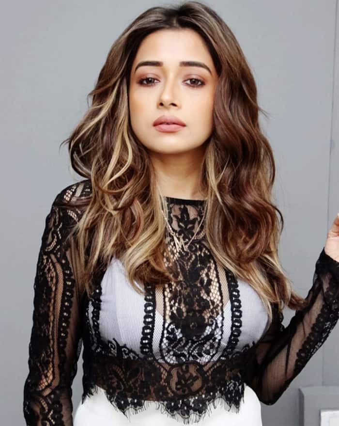 Tina Datta Shows Off Her Sexy Legs