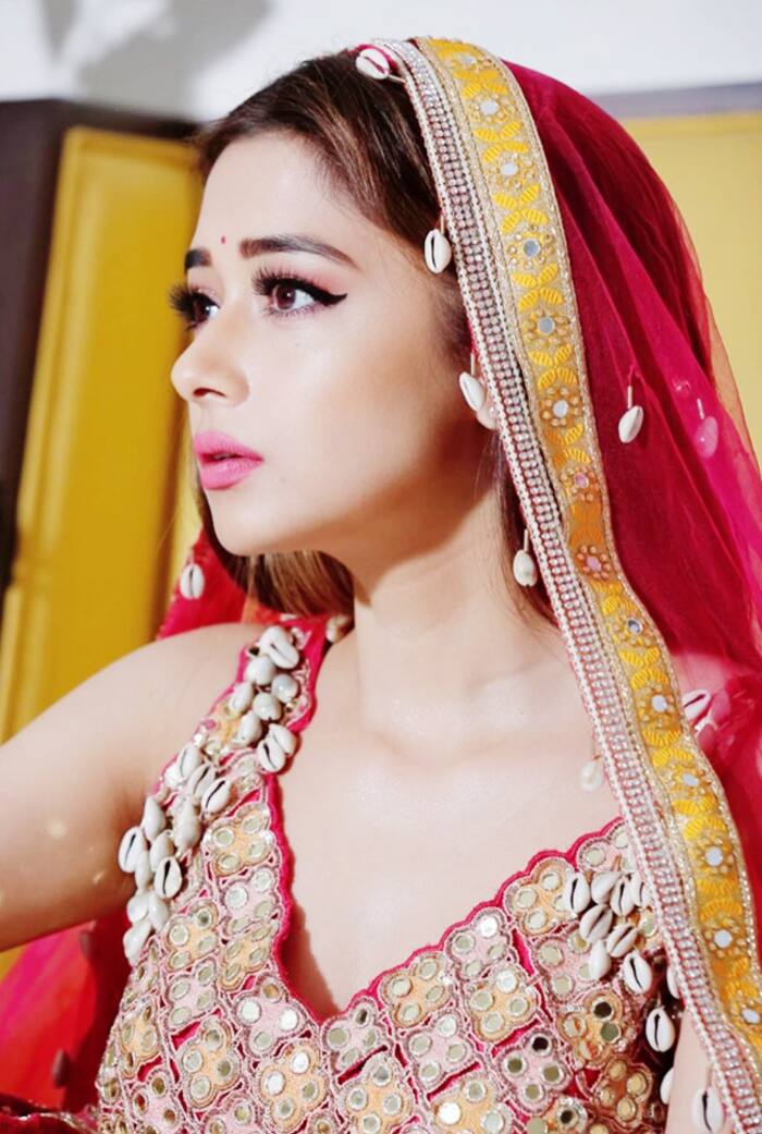 Tinaa Dataa Gives Perfect Eid Vibes in Pink Traditional Wear And we Are ...