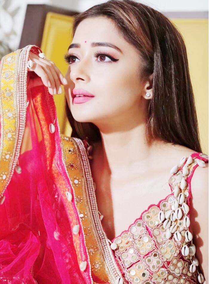 Tinaa Dataa Gives Perfect Eid Vibes in Pink Traditional Wear And we Are ...