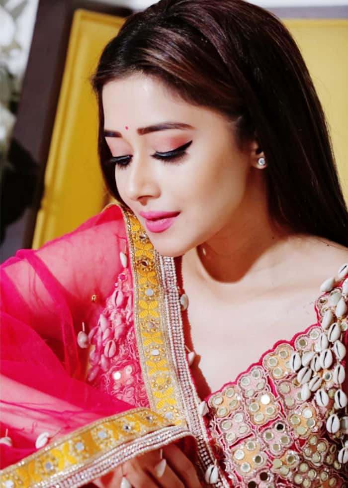 Tinaa Dataa Gives Perfect Eid Vibes in Pink Traditional Wear And we Are ...