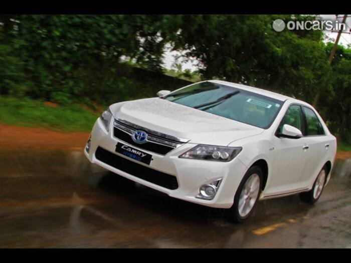 Toyota Camry Hybrid Exterior img10