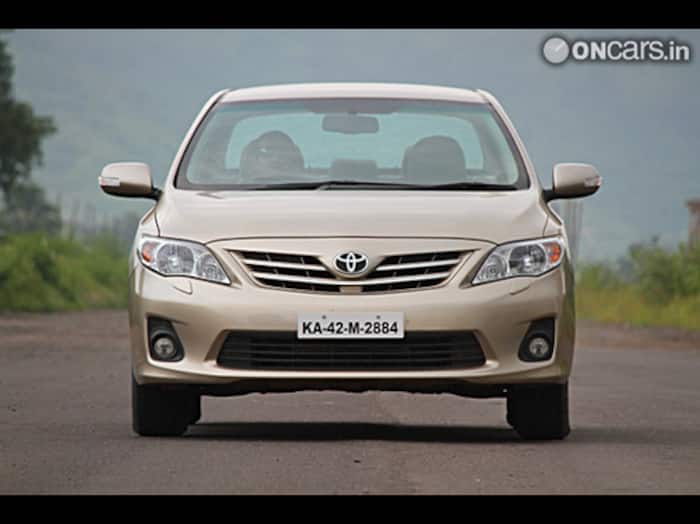 Toyota Corolla Altis Exterior img12