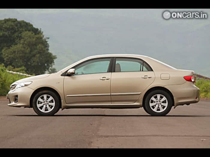 Toyota Corolla Altis Exterior img11