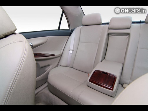 Toyota Corolla Altis Interior img7