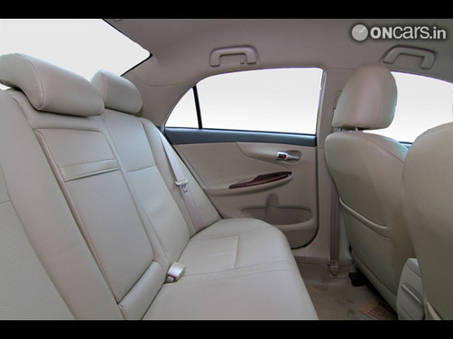 Toyota Corolla Altis Interior img7