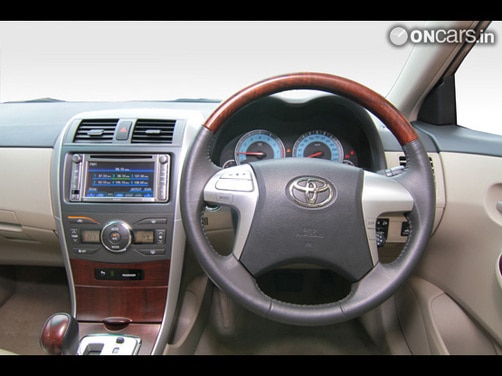 Toyota Corolla Altis Interior img8