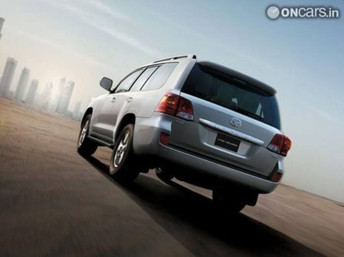 Toyota Land Cruiser 200 Exterior
