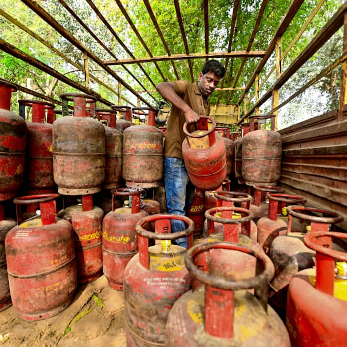 LPG crisis: How to track your cooking gas cylinder delivery in real time?