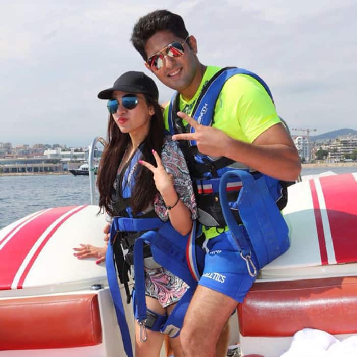 Tulsi Kumar’s pics with her hubby Hitesh Ralhan on her France trip will ...