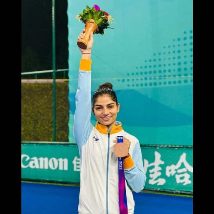 Meet gorgeous hockey star from India who got the highest BID at Hockey ...