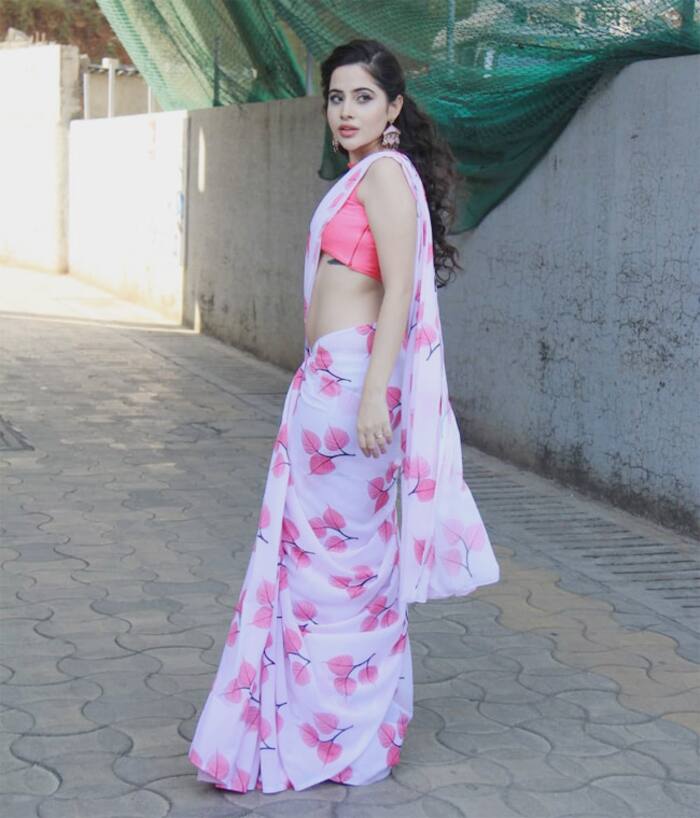 Urfi Javed Wears a Floral Saree With Cutout Pink Blouse, Fans go ...
