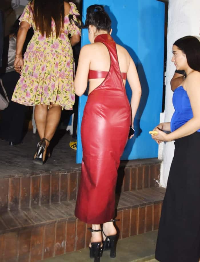 Urfi Javed Wore Barely There Bralette That Smartly Covered Her Upper ...