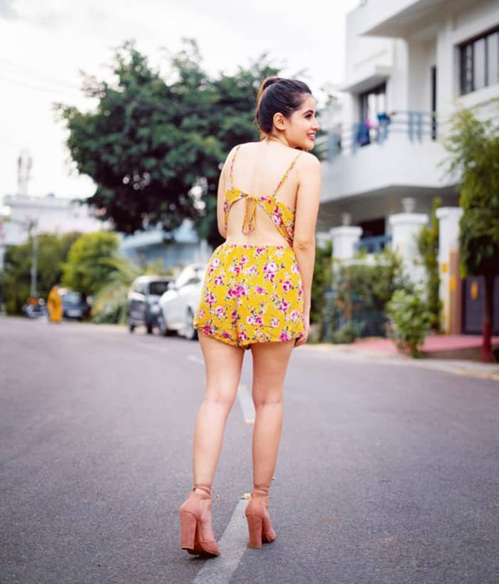 Urfi Javed look sexy
