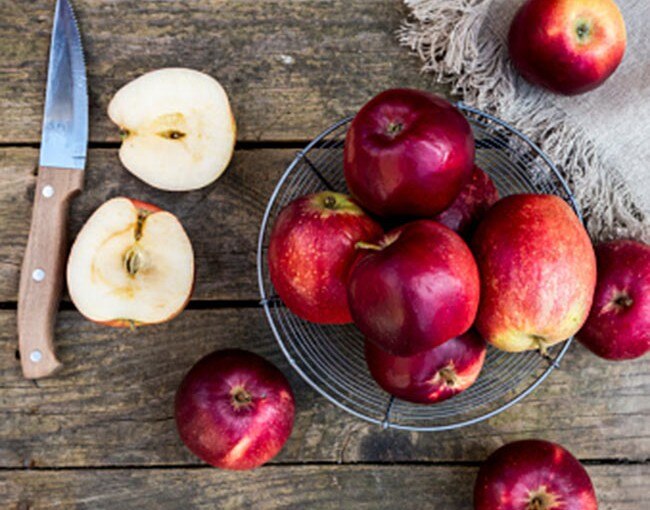 Use mashed apple for flawless underarms