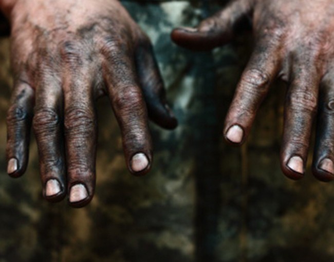 Use sugar to clean greasy hands