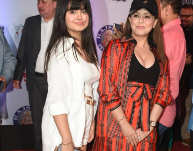 Uunchai screening: Did you spot Mahima Chaudhary's cute daughter?