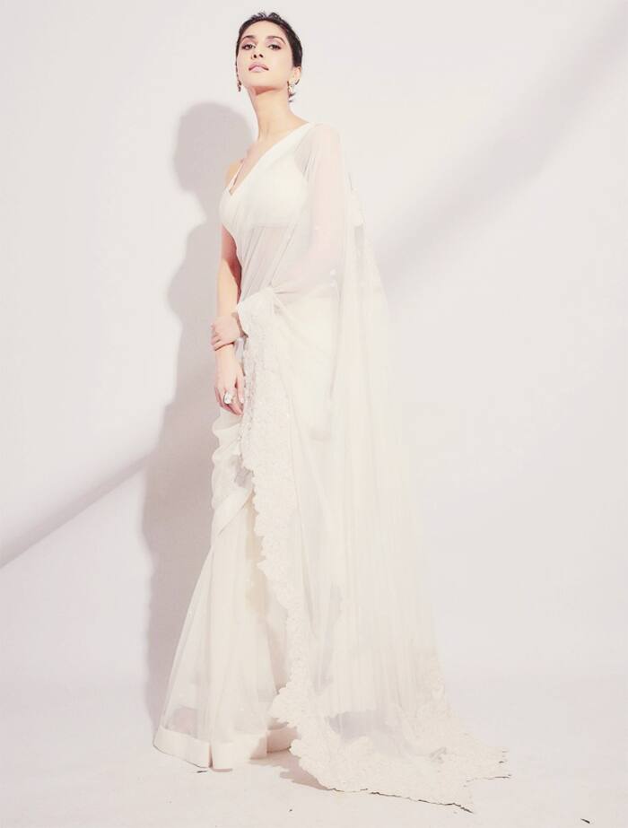 Vaani Kapoor Looks Ravishing in Latest Hot Pics, Fans Say 'Nashe si ...