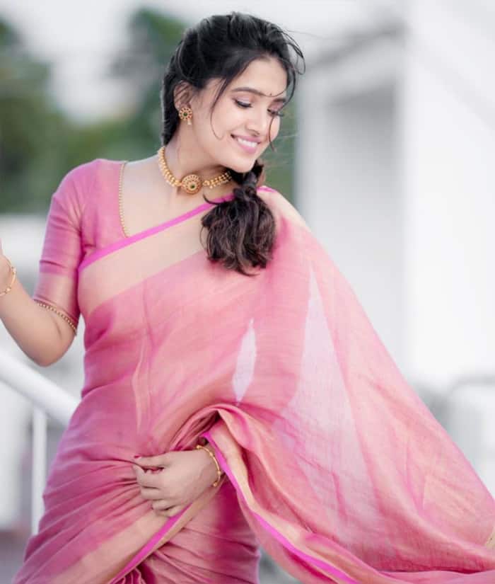 South Actor Vani Bhojan Graces Different Saree Look And Looks Perfectly ...