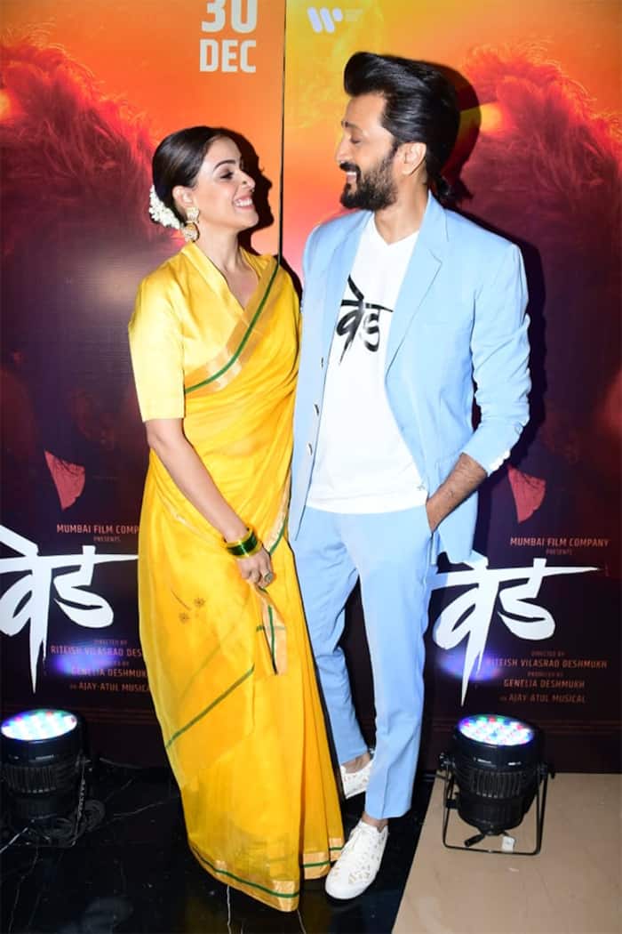 Genelia D'Souza Brightens Our Hearts in Yellow Raw Mango Saree Worth Rs ...