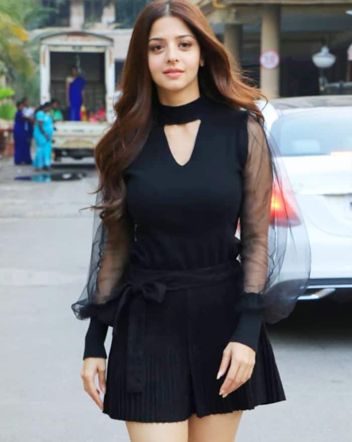 Vedhika flaunts her back in sexy red dress