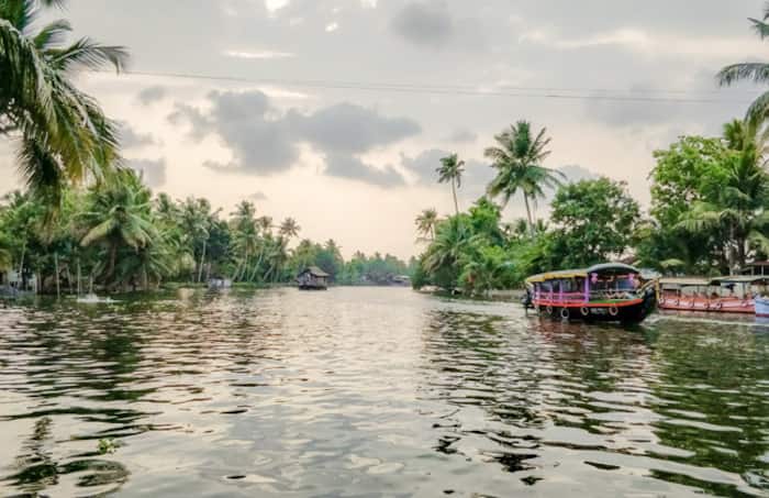 8 Reasons to Visit Alappuzha Backwaters