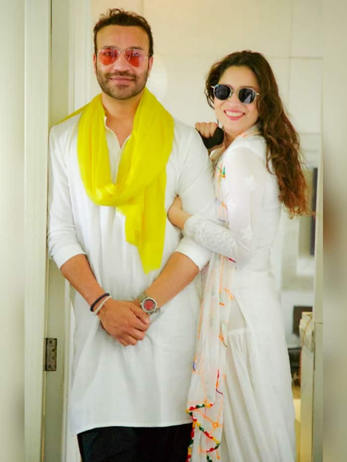 Ankita Lokhande poses with Vicky Jain in white