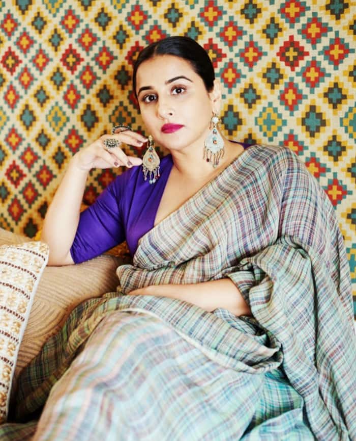 Vidya Balan is an Epitome of Grace in Gorgeous Linen Saree, Purple ...