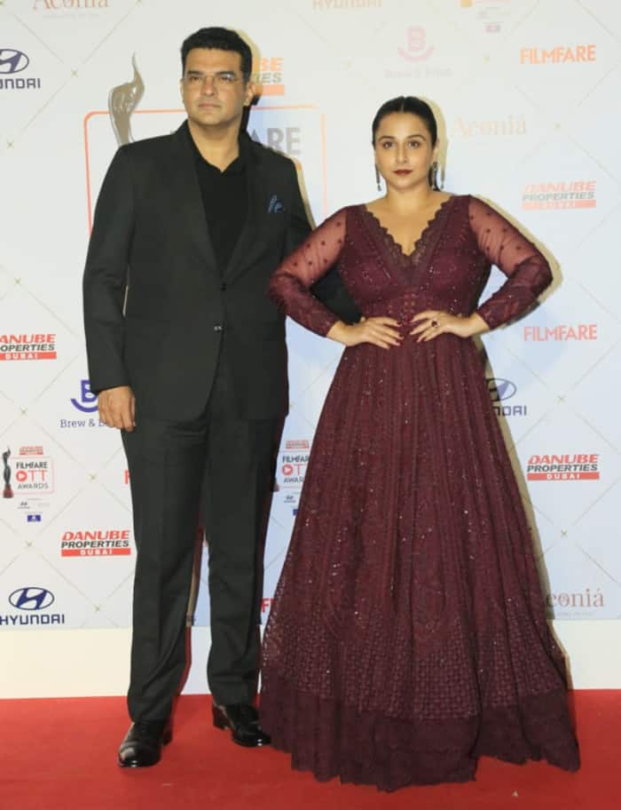 Vidya Balan Raises Mercury in Viral Photos