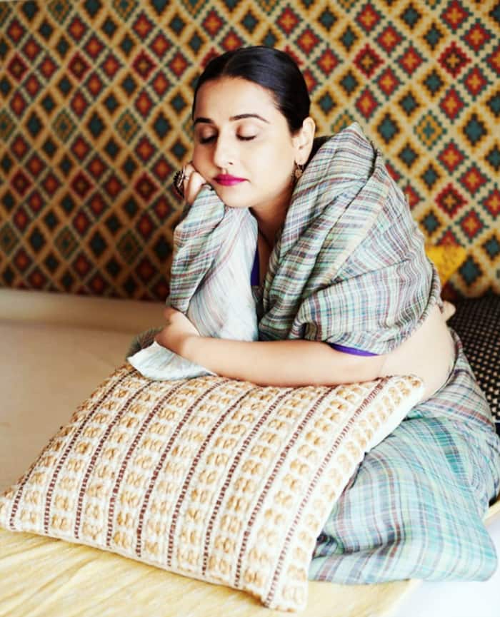 Vidya Balan is an Epitome of Grace in Gorgeous Linen Saree, Purple ...