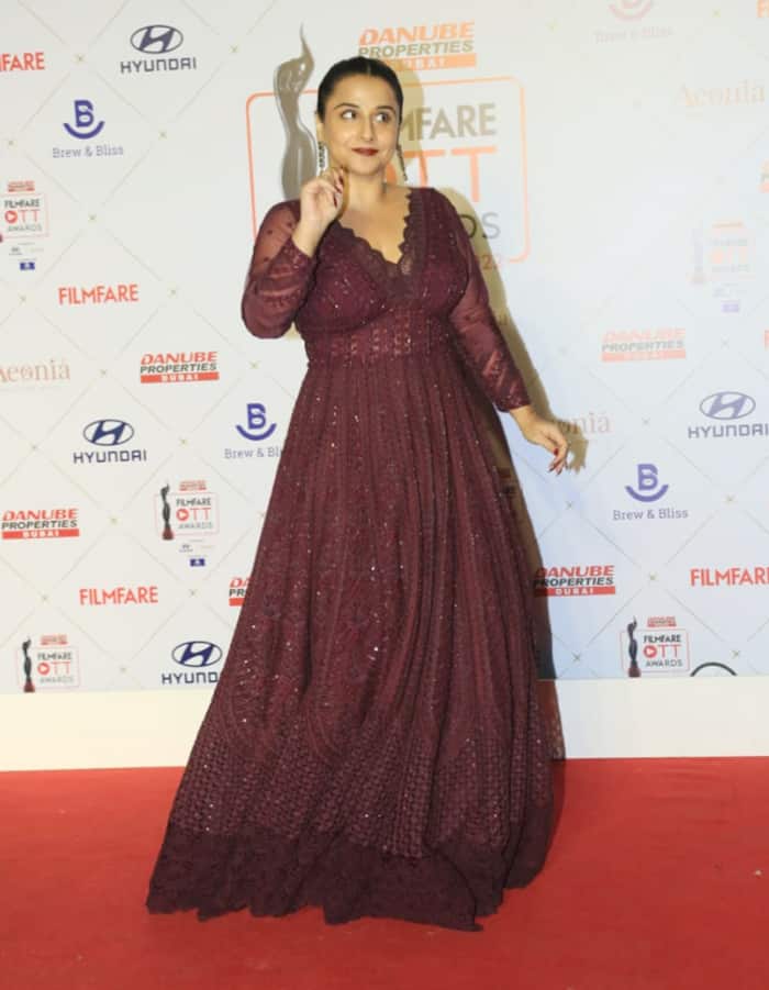 Vidya Balan Picks The Colour of Season, Sets Internet Ablaze in ...