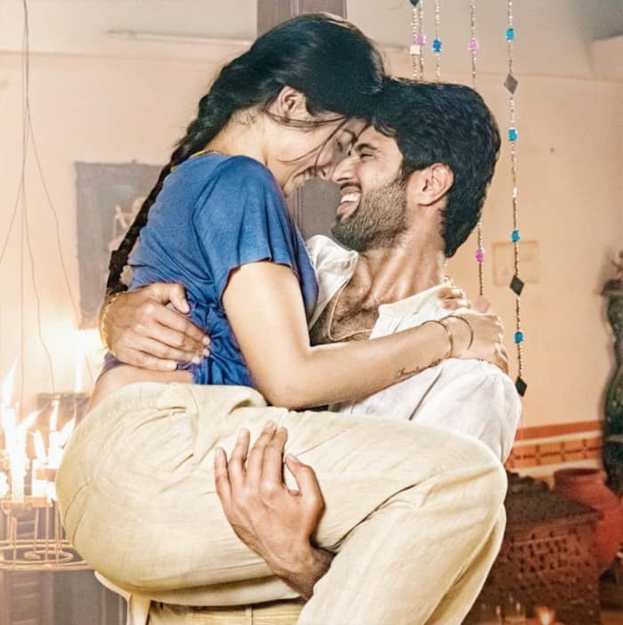 Vijay Deverakonda Rashmika Mandana Are Winning Hearts