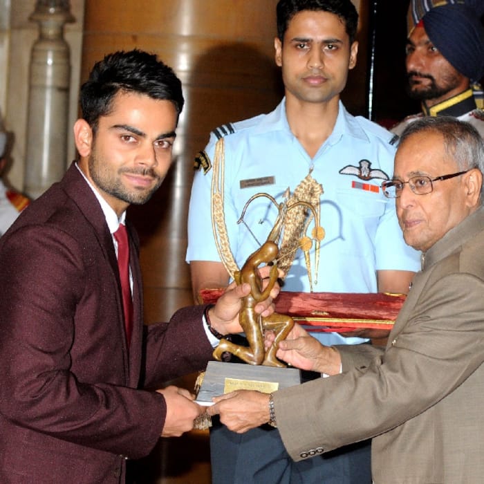 Virat Kohli received Arjun award in 2012