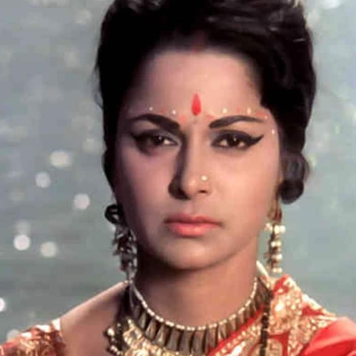Recalling Waheeda Rehman's Classic Dance Numbers in Photos