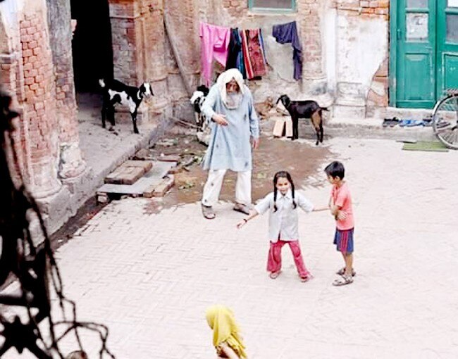 WHat Gulabo Sitabo means