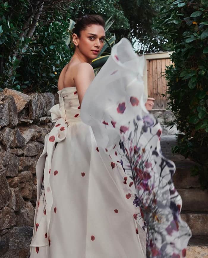 Aditi Rao Hydari Exudes Panache in Her Bold Off-Shoulder Gown, Pics