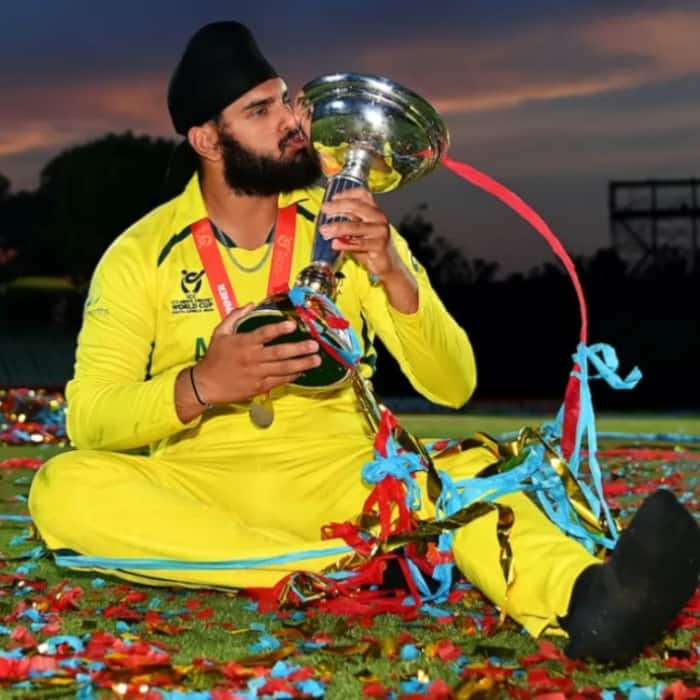 6,6,6,6,6,6,6,6,6,6,6... This star player joins Babar Azam's team as replacement, his name is...