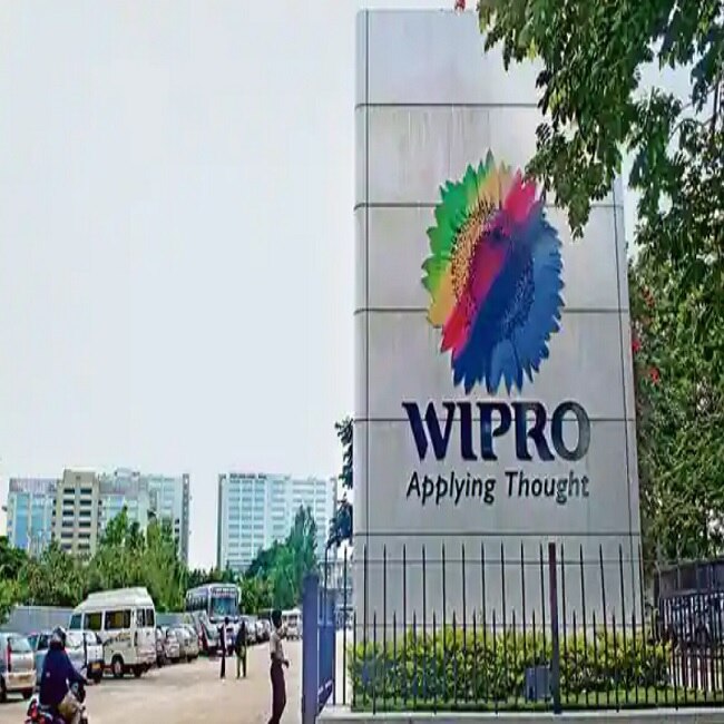 Bad News For Tech Employees! These 5 IT Firms Freeze Hiring Amid Fear ...