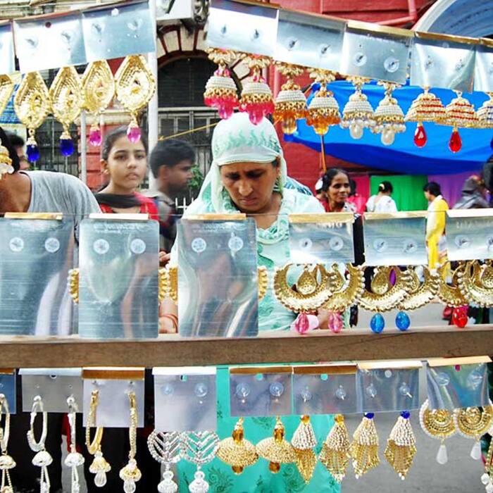 Eid 2016: Check out in pics how people are preparing for Eid in India!